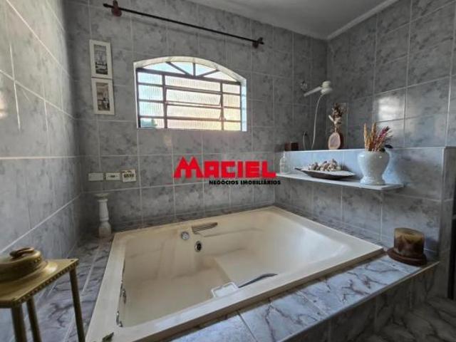 Casa de Esquina à Venda ? Jardim Renata, São José dos Campos