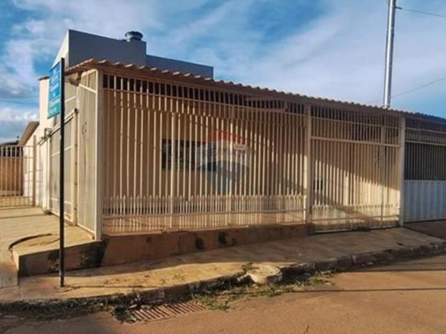 CASA DE ESQUINA A VENDA NA QR 516 COM 3 QUARTOS NA LAJE SAMAMBAIA SUL