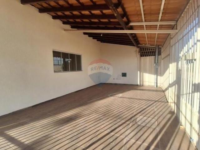 CASA DE ESQUINA A VENDA NA QR 516 COM 3 QUARTOS NA LAJE SAMAMBAIA SUL
