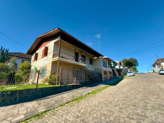 Casa de esquina à venda na Rua José Bisol