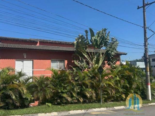 Casa de Esquina à Venda no Condomínio New Ville