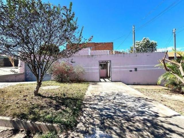 CASA DE ESQUINA À VENDA – SETOR SERRINHA – CALDAS NOVAS/GO