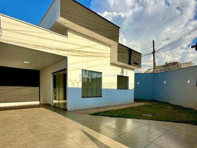 Casa de Esquina Amplo Quintal 3 Quartos | Residencial Petrópolis | Goiânia GO
