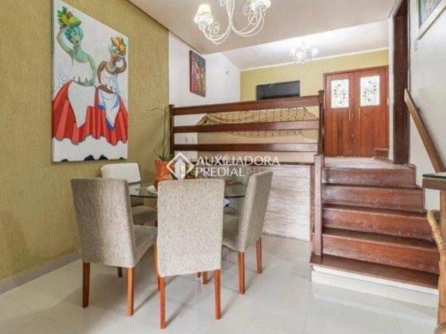 Casa de esquina belíssima a venda no bairro Ipanema