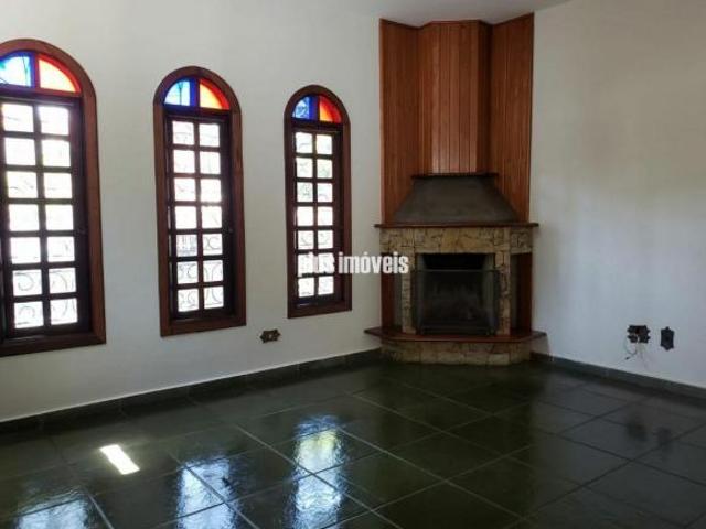 Casa de esquina bem localizada