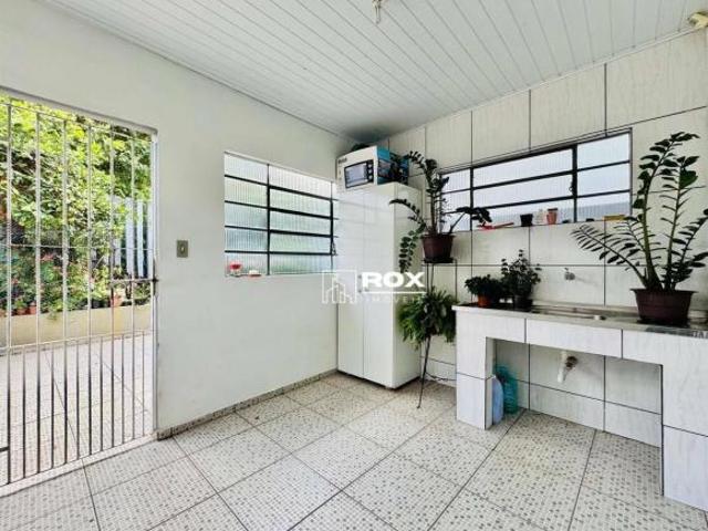 Casa de esquina bem localizada com 3 quartos à venda, 95 m² por R$ 598.000 Bairro Alto, Curitiba/P