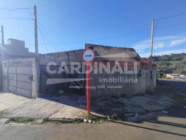 Casa de esquina bem localizada dentro do bairro Cidade Aracy II
