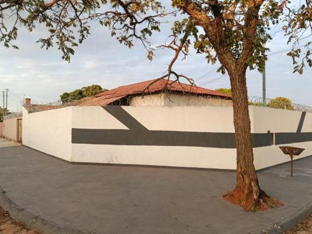 Casa de esquina de 3 quartos com 1 / suite no setor Aeroporto sul 2 Aparecida de Goiânia Casa de R