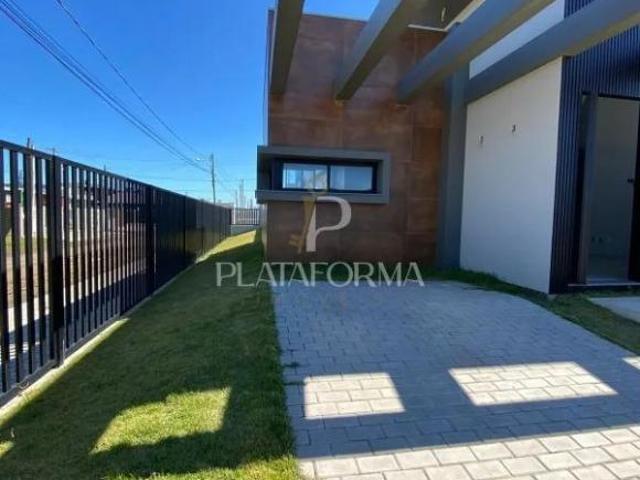 Casa de Esquina de Alto Padrão: Design Moderno a 150m do Mar em Tramandaí