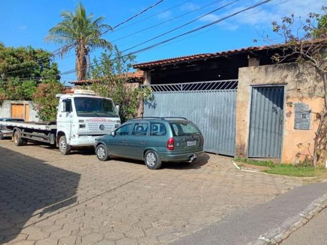 Casa de esquina dentro de condomínio fechado rua 3C Vicente Pires excelente localização! Top!
