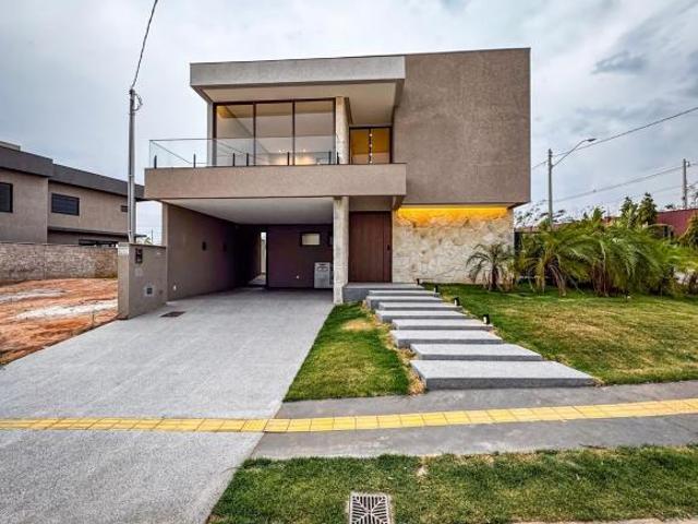 Casa de Esquina em Condomínio com 4 Suítes à Venda, 292 m² no Jardins Capri em Senador Canedo/GO