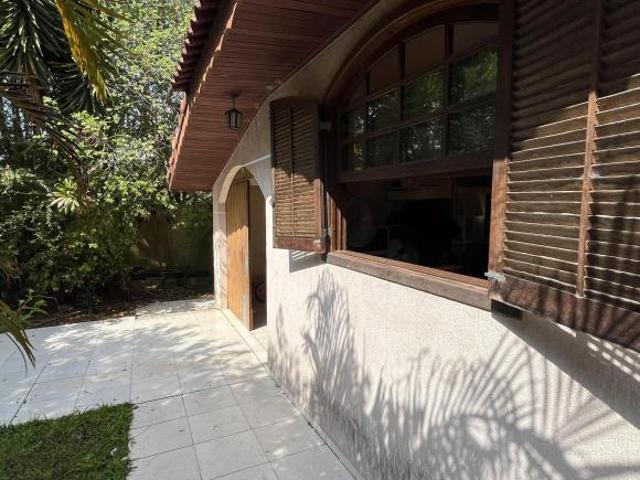 Casa de Esquina em Araucária 3 Quartos 1 suíte e Garagem para 3 vagas 211 m²