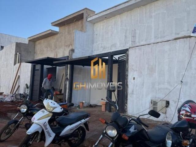 Casa de esquina em fase de acabamento
