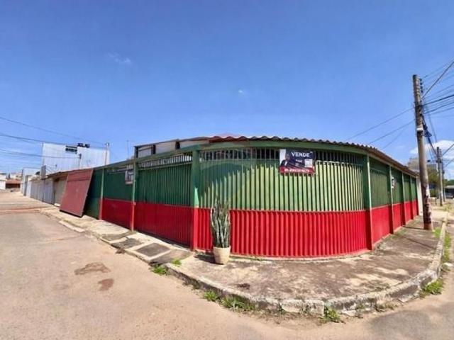 CASA DE ESQUINA EM SAMAMBAIA SUL, LOTE DE 193m² À VENDA