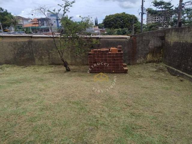 Casa de Esquina em Valinhos – Espaço e Conforto a 5 min do Centro!