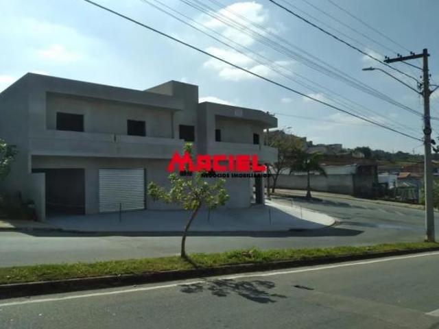 casa de esquina, otima para investimento