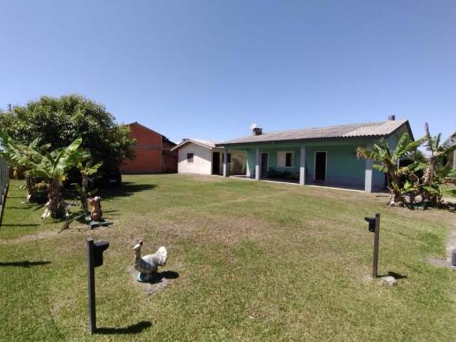 Casa de esquina muito bem localizada em Santa Terezinha!