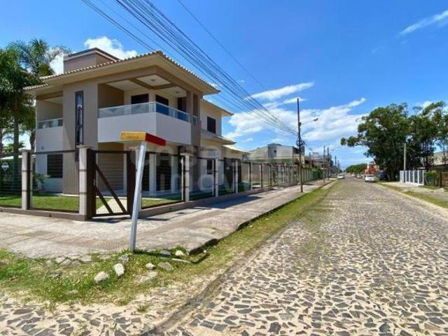 Casa de Esquina no Centro de Arroio do Sal