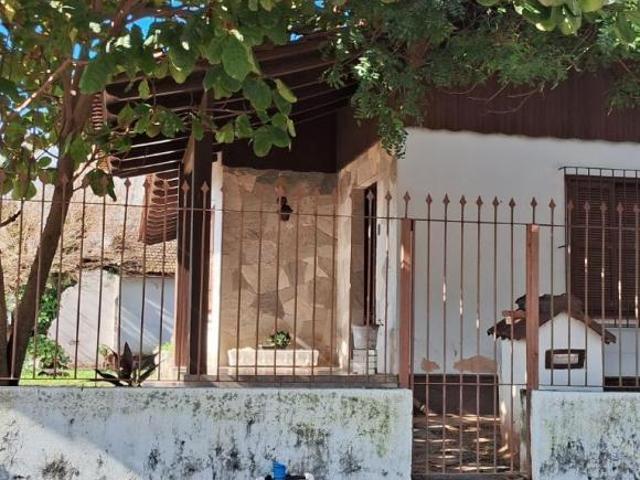 Casa de esquina no Cristo Rei com terreno de 500 m2