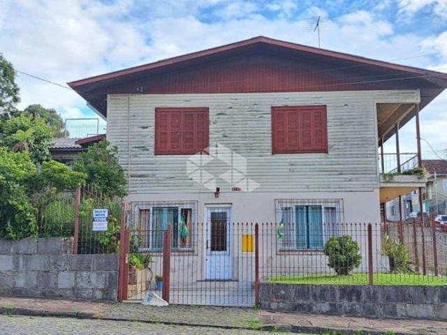 CASA DE ESQUINA NO BAIRRO N.S. LOURDES EM CAXIAS DO SUL