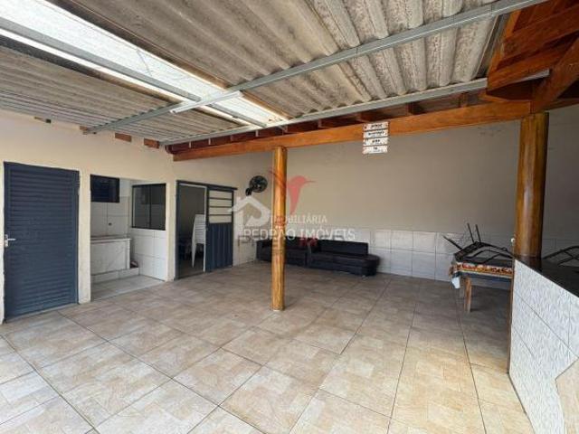 Casa de esquina no bairro Antonio Lopes. Lençóis Paulistas. Aceita financiam.