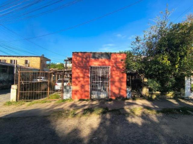 Casa de esquina no Bairro Camaquã