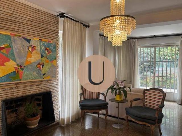 Casa de Esquina no Jardim Paulista com Excelente Potencial para Modernização 271m²