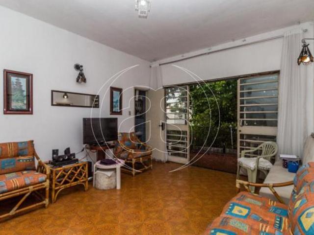 CASA DE ESQUINA NO PLANALTO PAULISTA