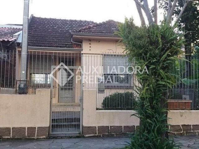 CASA DE ESQUINA PARA FINS COMERCIAL OU RESIDENCIAL, 213 m² DE TERRENO