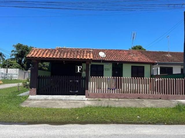 Casa de esquina perto do mar a venda