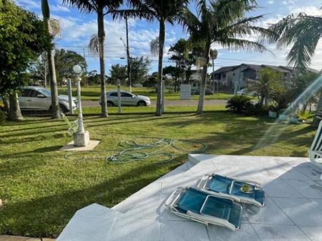 casa de esquina prox ao lago do braço morto em imbé