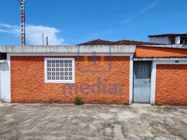 Casa de esquina térrea, garagem ampla !