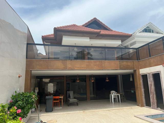 Casa de Estilo Único 3 Suítes + Sótão Versátil
