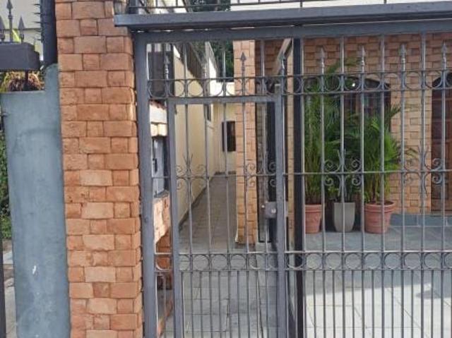 casa de fundos