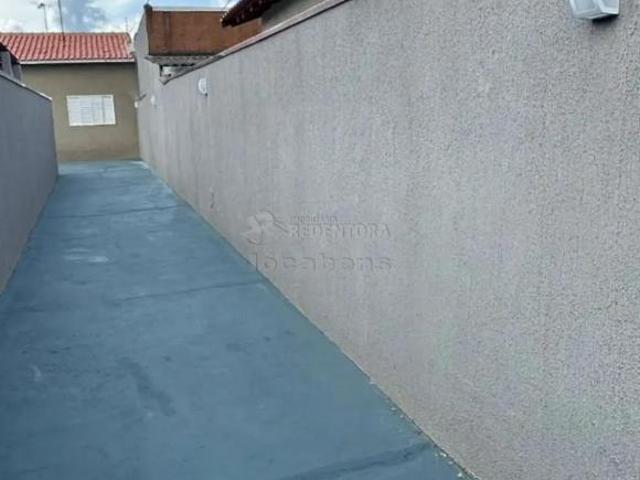 Casa de Fundos com 2 dormitórios no bairro Jardim Marajó