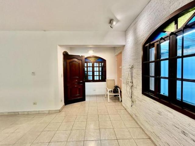 Casa de Família, 3 Casas no Mesmo Terreno com 8x30m, ótimo estado, ótima localização, Pronta para Mo