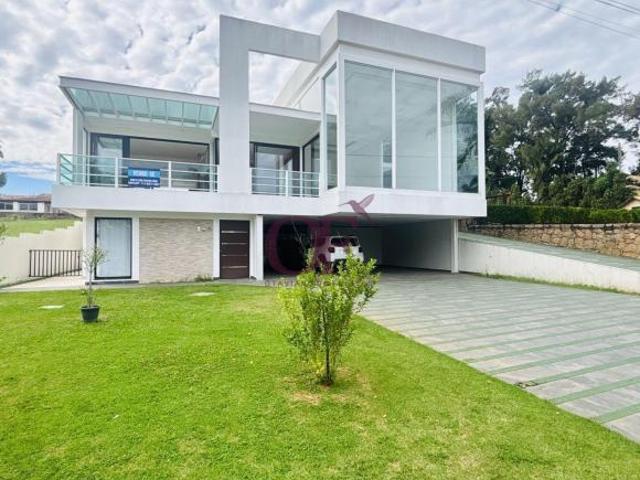 Casa de Frente para o Lago no Portal da Concórdia com 5 Suítes Master