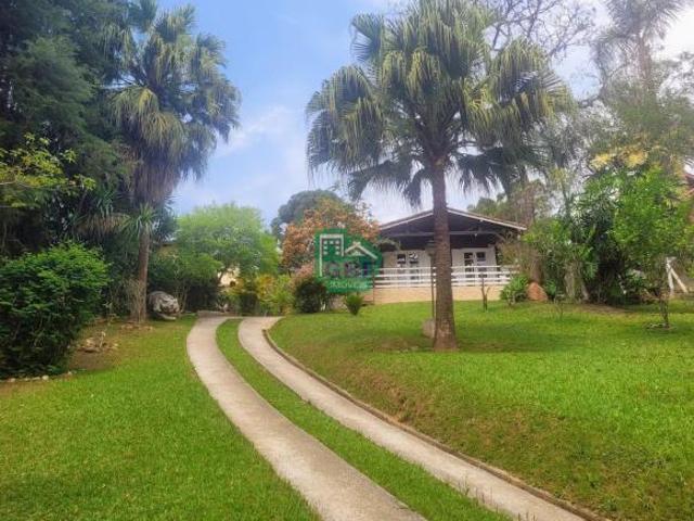 Casa de frente pro lago e linda vista à venda no Condomínio Jardim Cinco Lagos