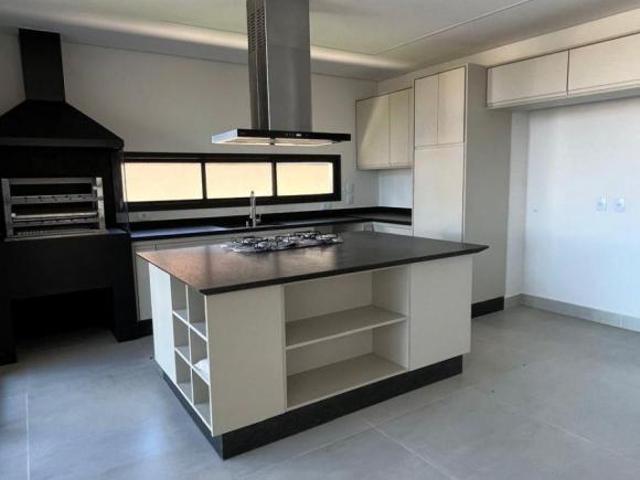 Casa de Luxo 4 Suítes com Piscina a Venda no Vale das Águas