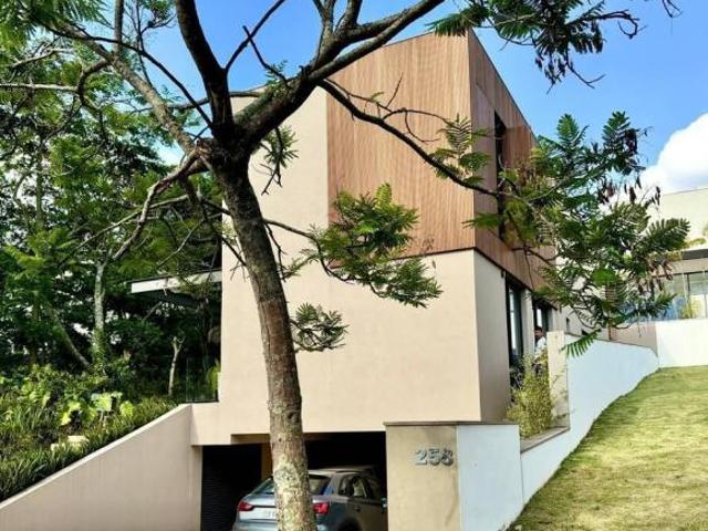 CASA DE LUXO 537m²| 4 Suítes | 7 Banheiro | 4 Vagas| Lavabo no Tamboré 10