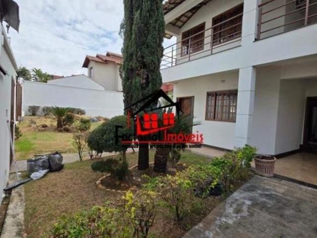 Casa de Luxo com Suíte Master, Área Gourmet e Amplo Espaço Externo à venda no bairro Álvaro Camargos