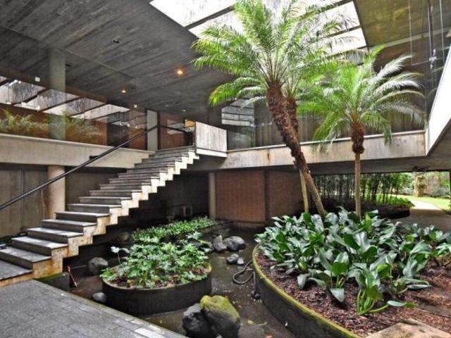 Casa de Luxo com Terreno Amplo na Cidade Jardim – Oportunidade Imperdível