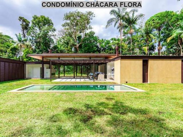 Casa de Luxo com um belo terreno de 3293m² / Condominio Chacara Flora