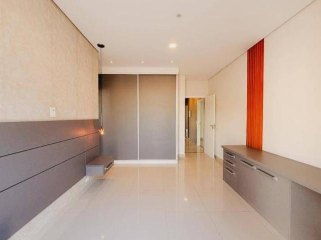 Casa de Luxo com 3 Suítes e 4 Vagas de Garagem em Residencial Real Parque Sumaré