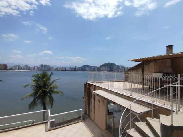 Casa de Luxo com 3 Suítes e 4 Vagas no Parque Prainha, São Vicente SP: Imperdível Oportunidade!