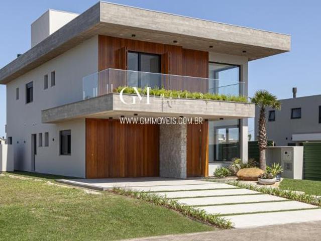 Casa de luxo com 4 suítes no Ilhas Park em Torres/RS