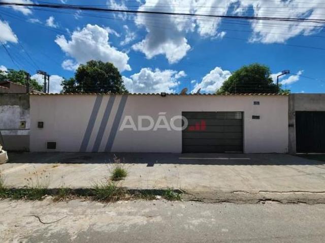 Casa de Luxo com 4 Vagas em Parque Trindade I R$ 800.000 Casa de Rua com 3 Quarto s por R$ 800000