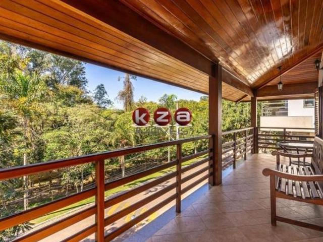 Casa de Luxo com 5 Quartos e 6 Vagas no Villaggio Capríccio, Louveira SP: Venda ou Locação!