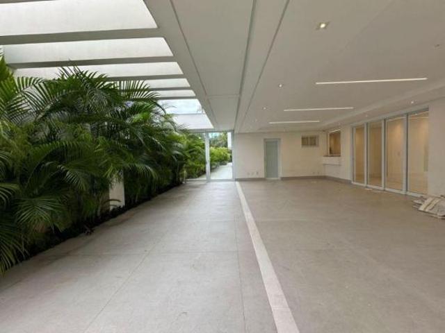Casa de Luxo com 6 Suítes e Lazer Completo