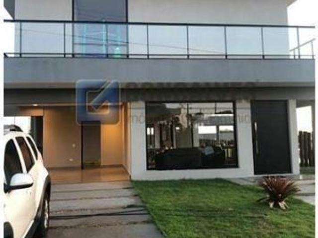 Casa de Luxo à Venda | Centro de Arandu, SP – 4 Quartos, 3 Suítes, 6 Vagas